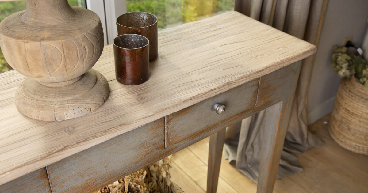 Here's how you use a wall table | Flamant